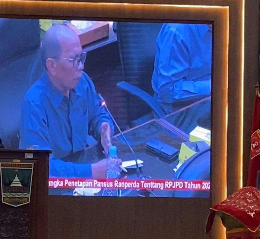 DPRD Sumbar Rapat Paripurna Penetapan Ranperda RPJPD 2025-2045 - MZK News